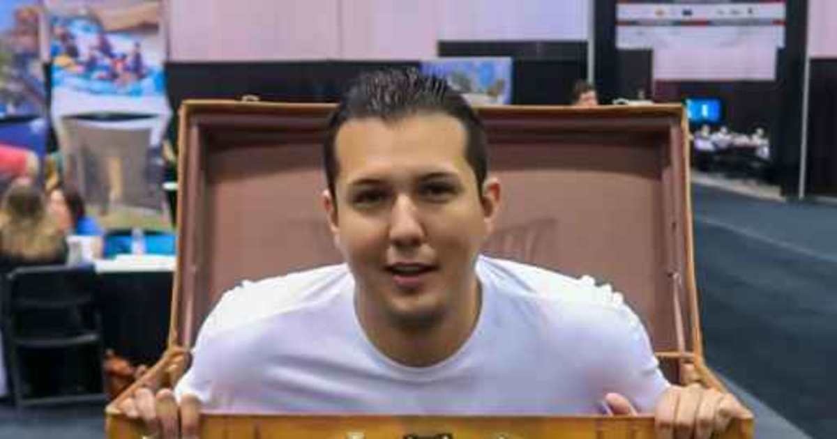 Charlie Suarez | Travel Massive