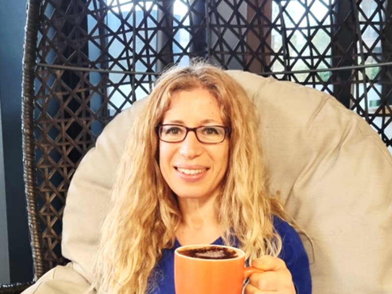 5 Signs You’re at Crossroads & Strategies to Choose a Successful Path!