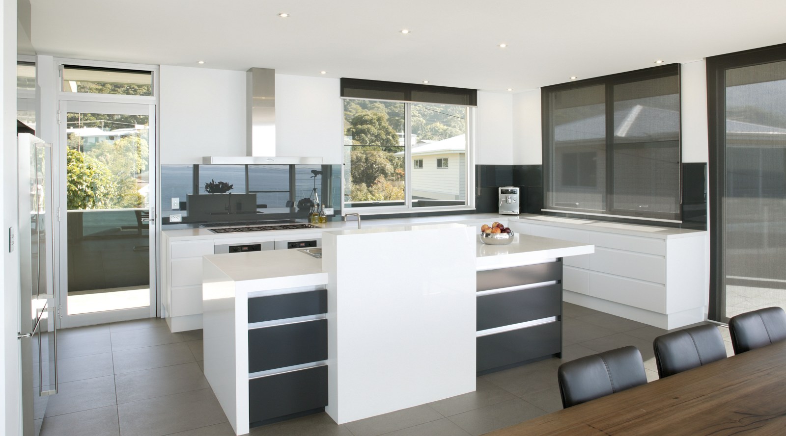 Enjoying the outlook - Contemporary-style kitchen… | Trends