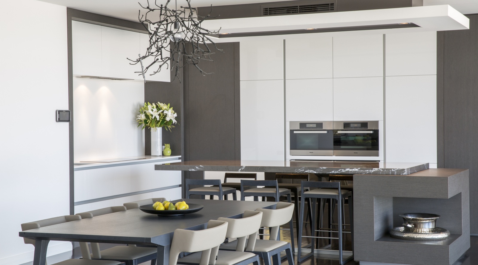 Contemporary kitchen with marble benchtop | Trends