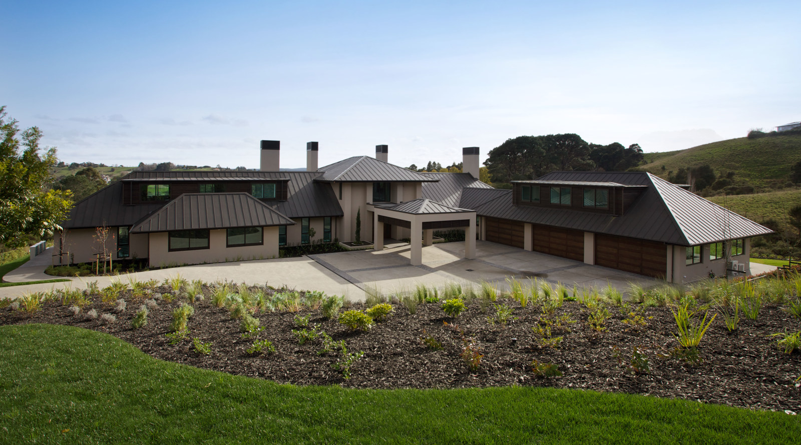 Large modern country home with gabled roof | Trends
