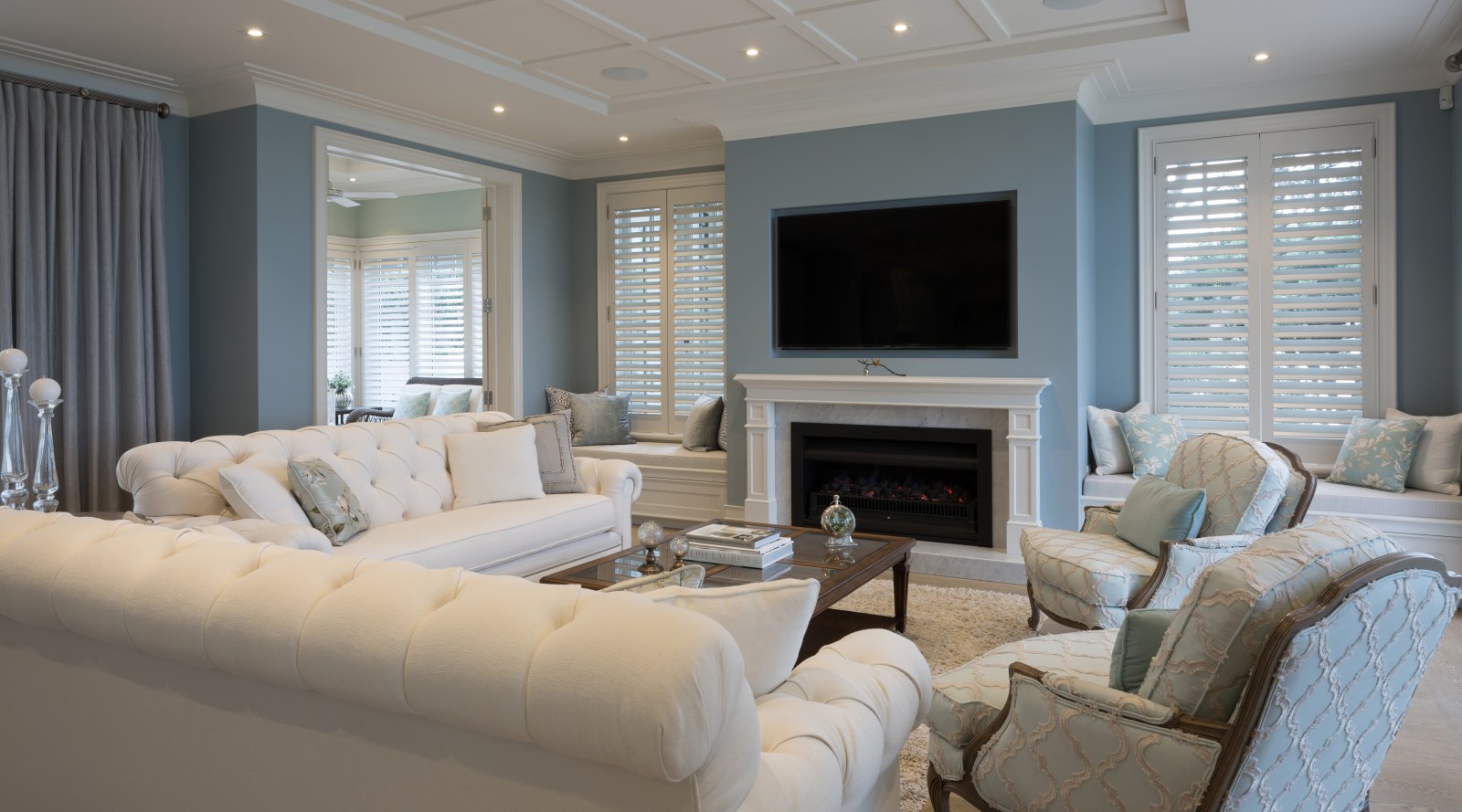 Traditional interior design features bold and… | Trends