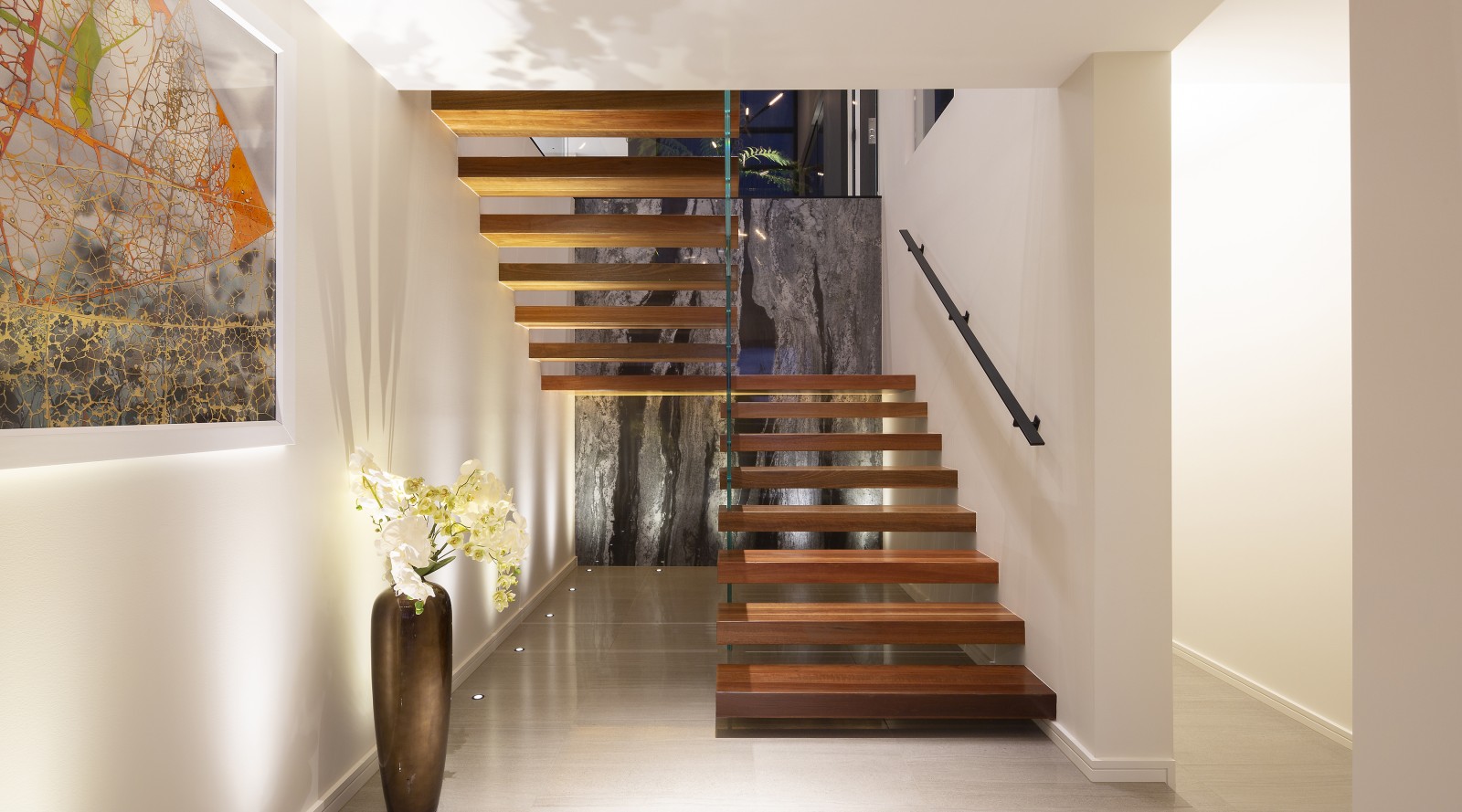 riserless staircase performs two functions | Trends