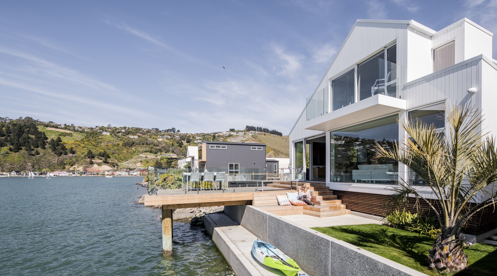 Relaxed waterfront residence | Trends