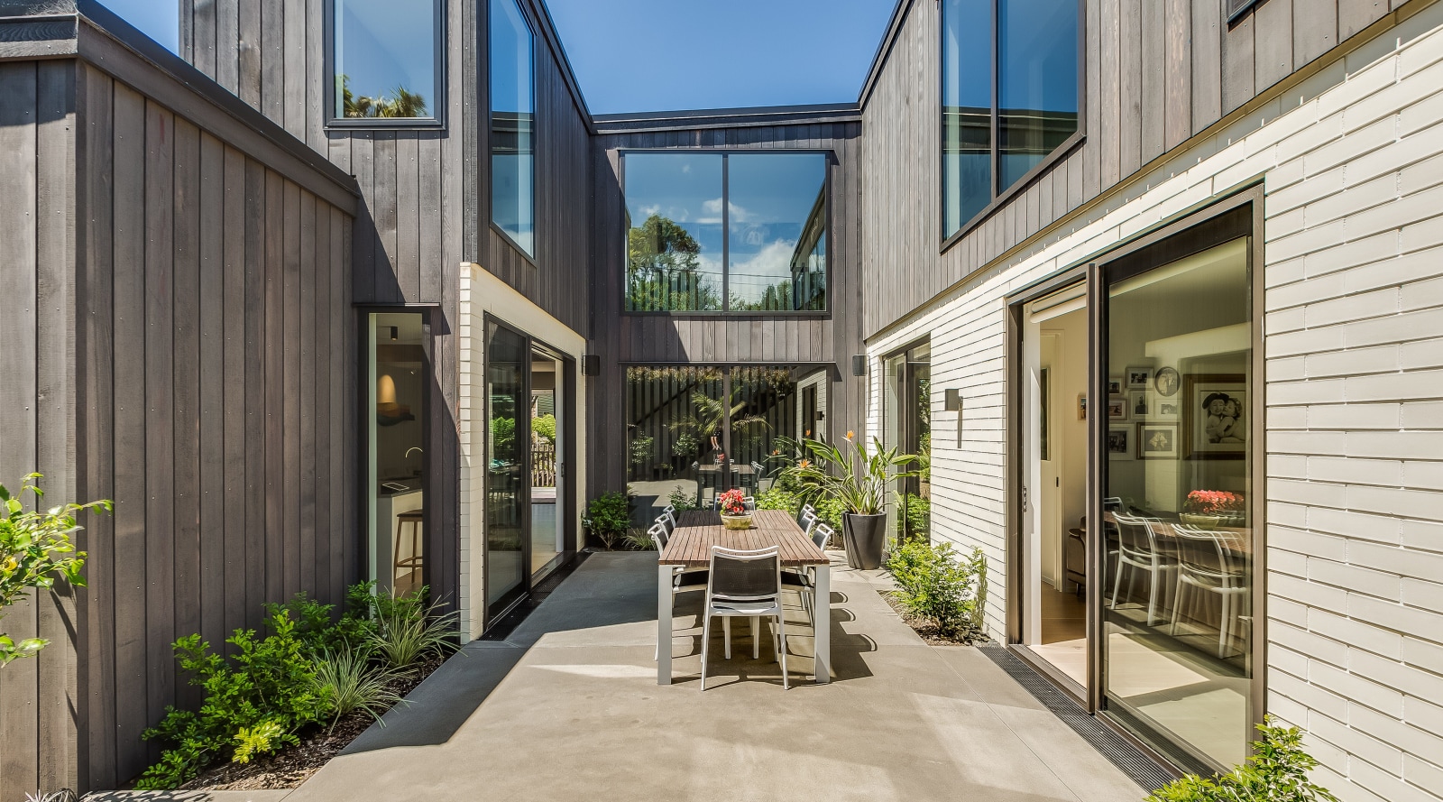 U-shaped home provides sheltered courtyard | Trends