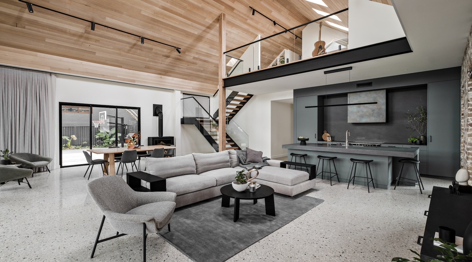 Bold, moody and robust – semi-industrial interior | Trends