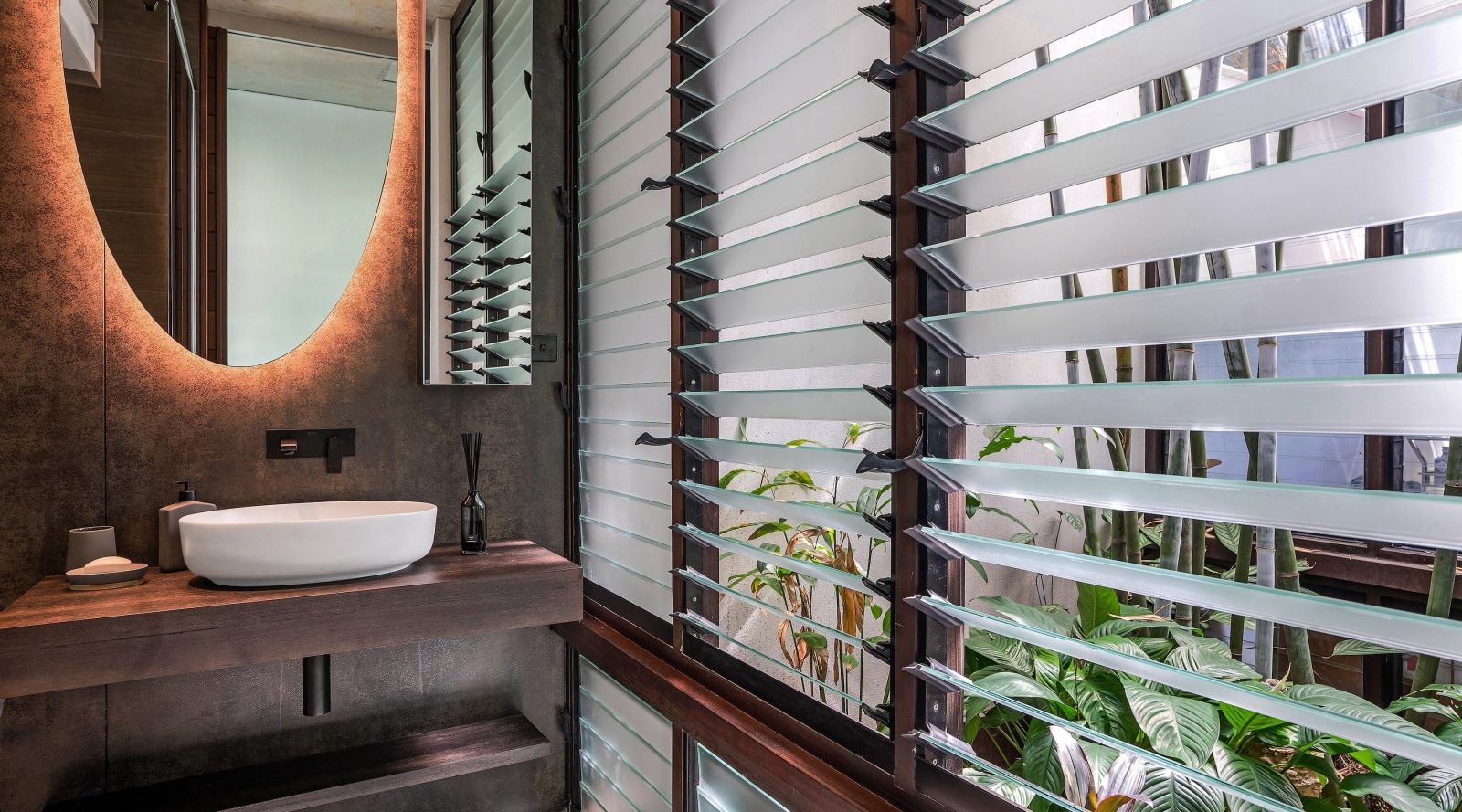 Manual shutters save time and electricity | Trends