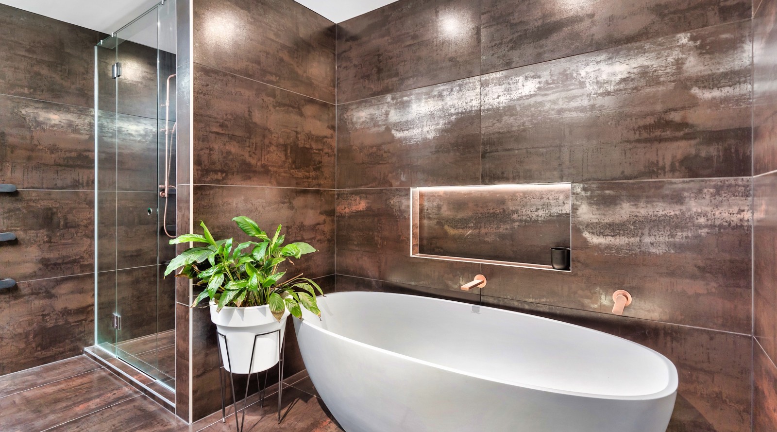 Copper-toned tiles set off bathroom | Trends
