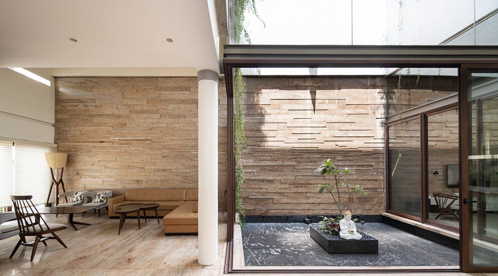 Central courtyard with reflection pond | Trends