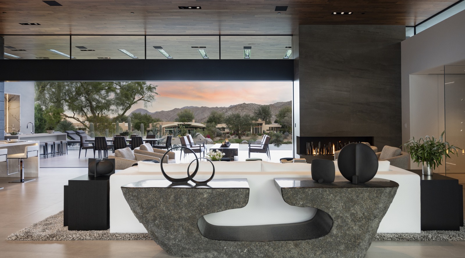 The keys are on the sculpture | Trends