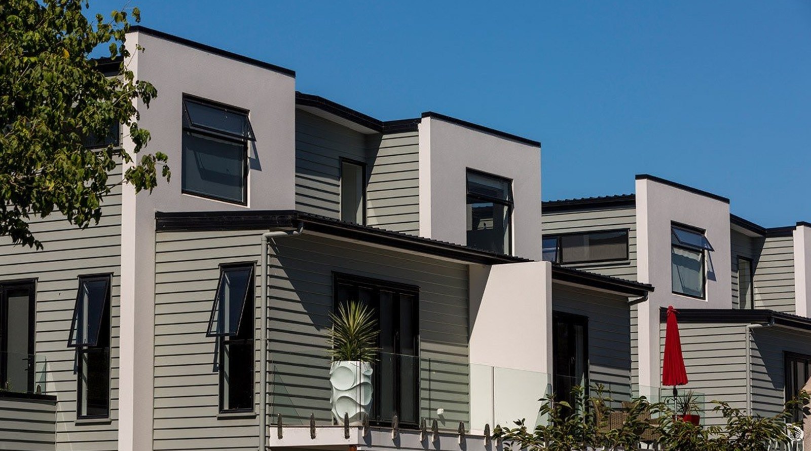 Urban living with modern weatherboards | Trends
