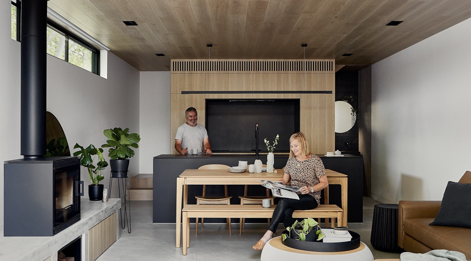 Modest kitchen achieves dramatic impact | Trends