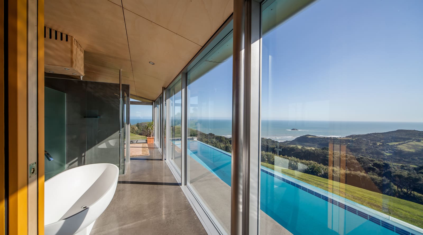 Clifftop house with extra-large sliders and… | Trends