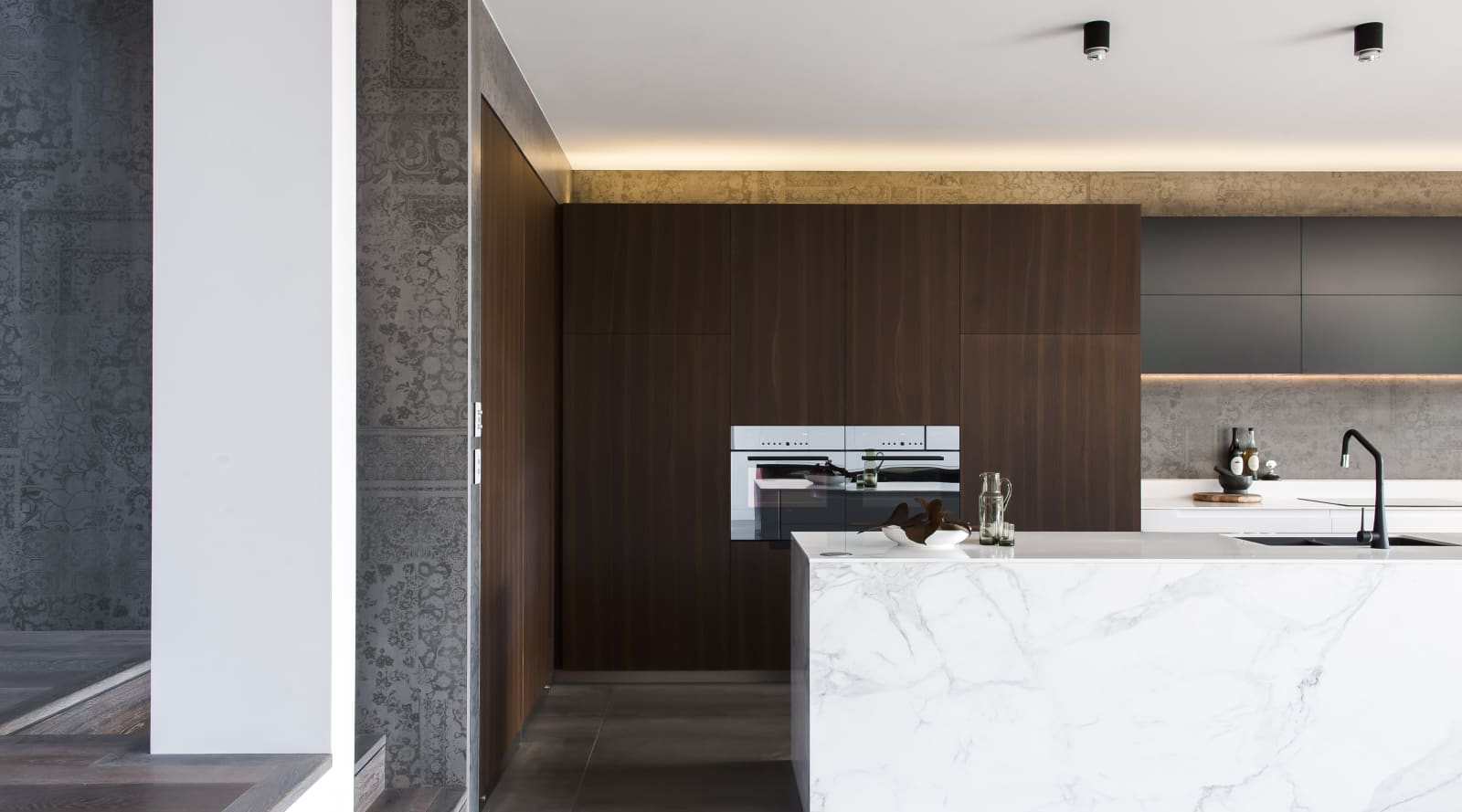 Huge wall tiles form the backdrop in this modern… | Trends