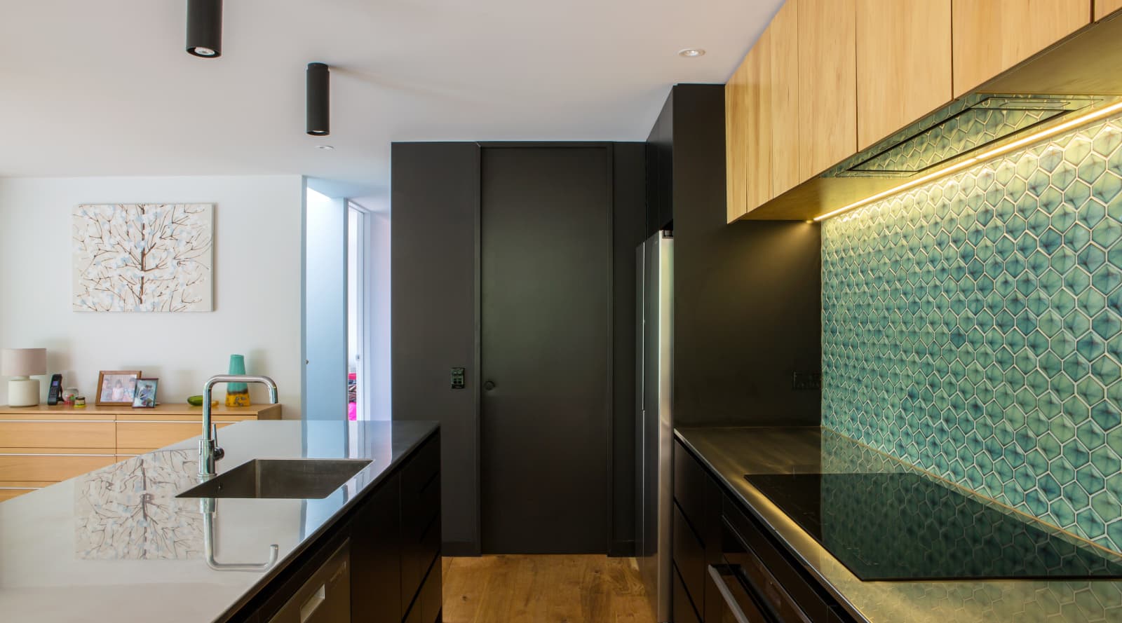 Green tile splashback creates a natural feel in… | Trends