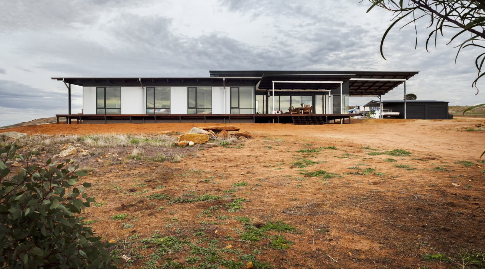 House on the hill maximises views and passive… | Trends