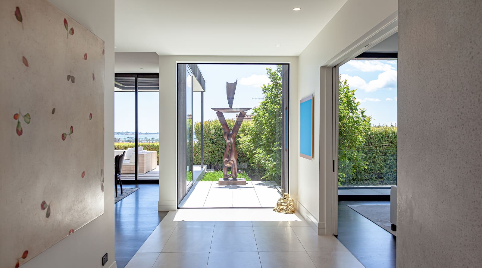 Concrete pavers divide interior | Trends