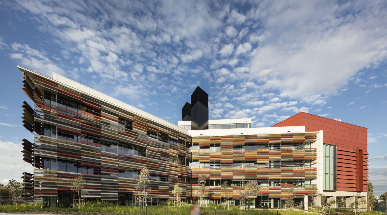 New campus gateway building has distinct form for… | Trends