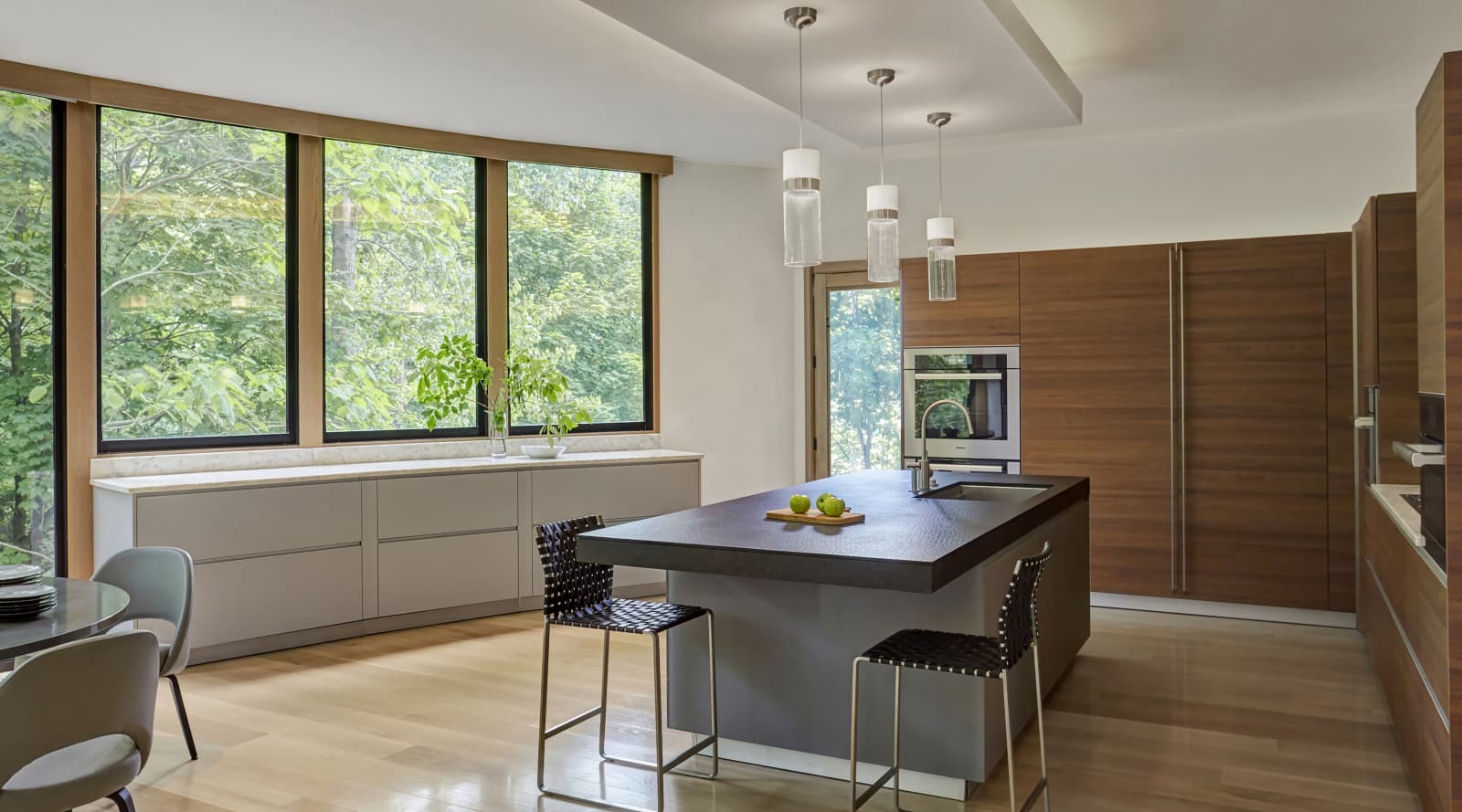 Kitchen bulkhead conceals wires and uplighting | Trends