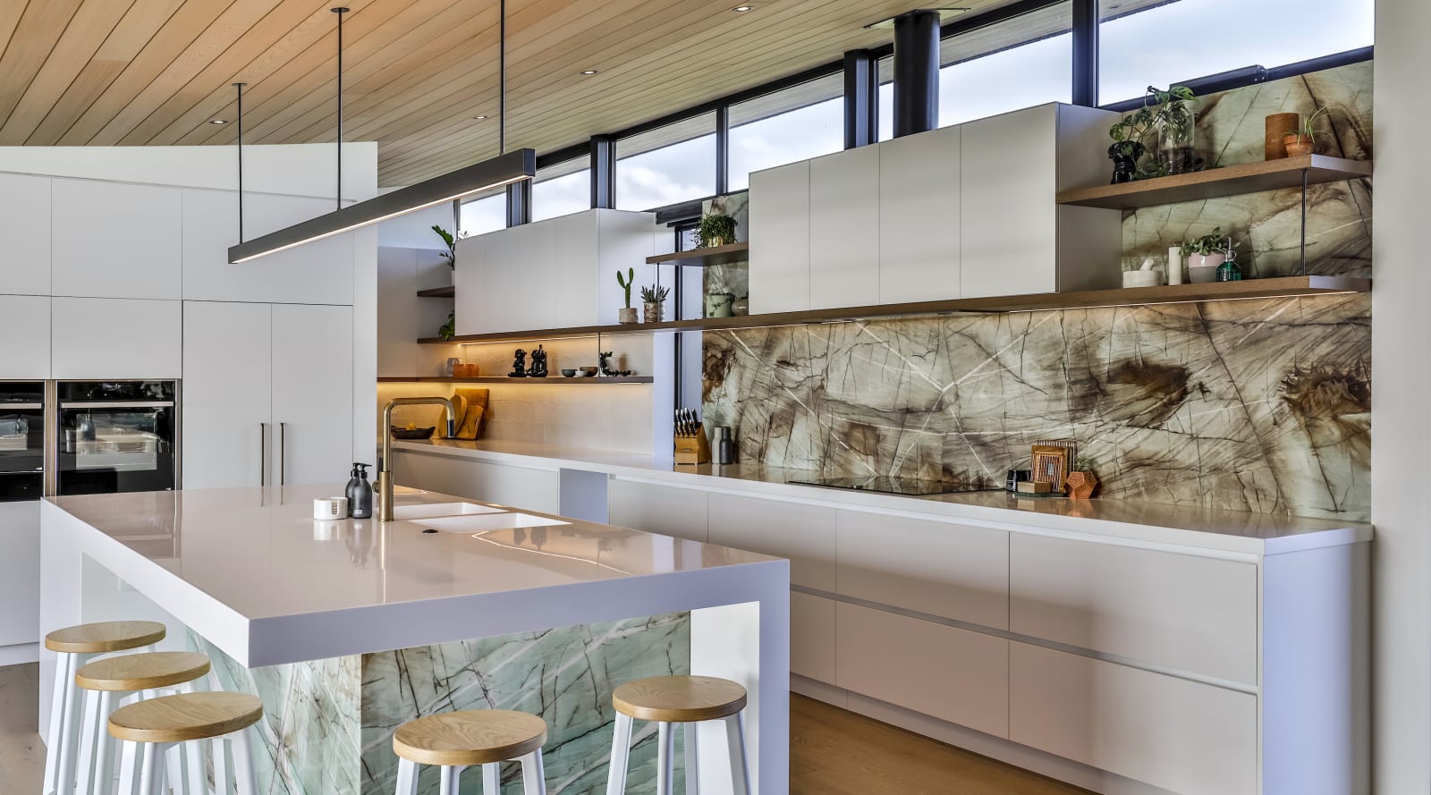 Exotic quartz stone leads kitchen design | Trends