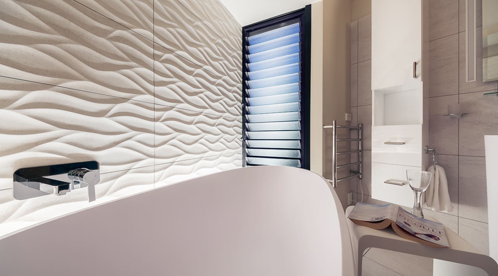 Wave tile appropriate choice for seaside bathroom | Trends