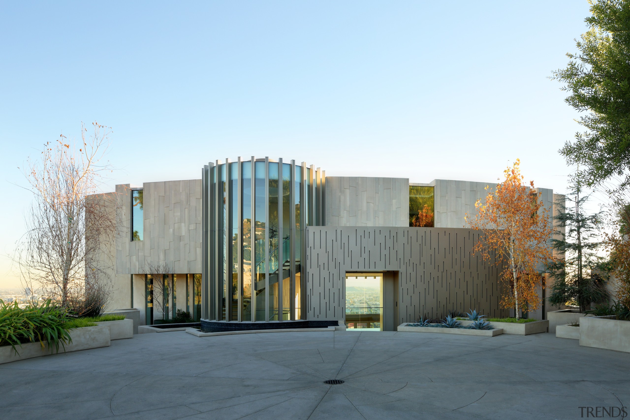 The front door of this dramatic hom... - Gallery - 3 | Trends