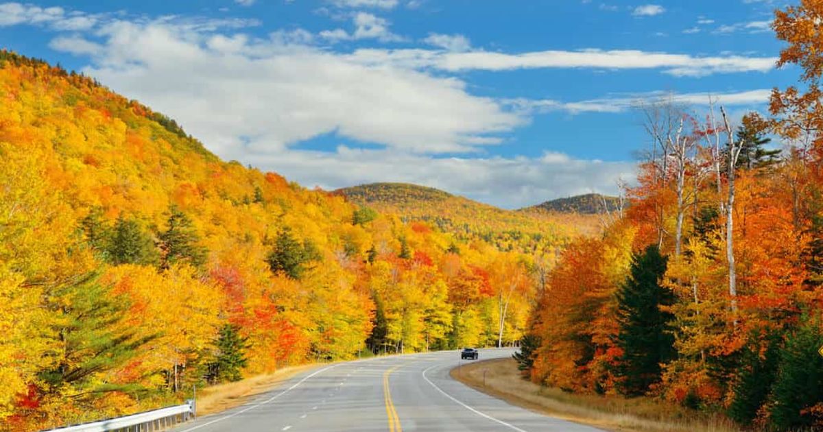 Top 10 Motorcycle Routes in New England: Quick Guide