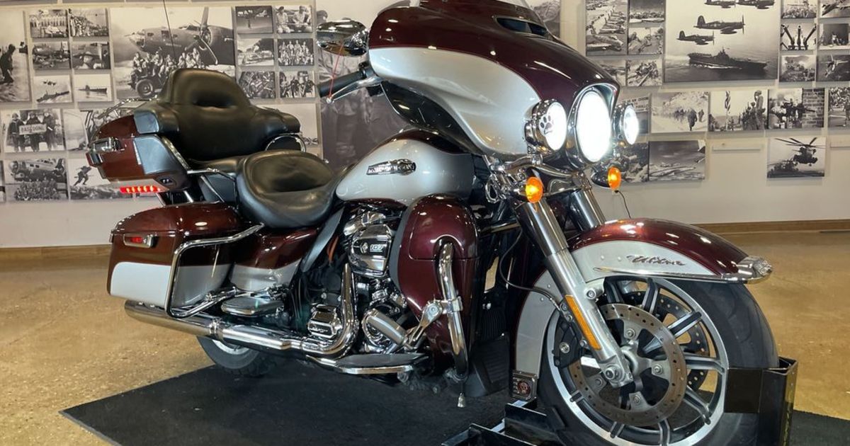 2018 Harley-Davidson FLHTCU - Electra Glide Ultra Classic Motorcycle Rental in Milwaukee, WI m ...