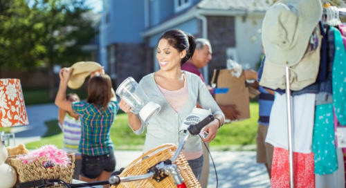 Tips for Hosting a Successful Community Yard Sale | Associa