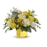 Send Teleflora's Sweet Sunlight Bouquet in Wasaga Beach, ON - Wasaga ...