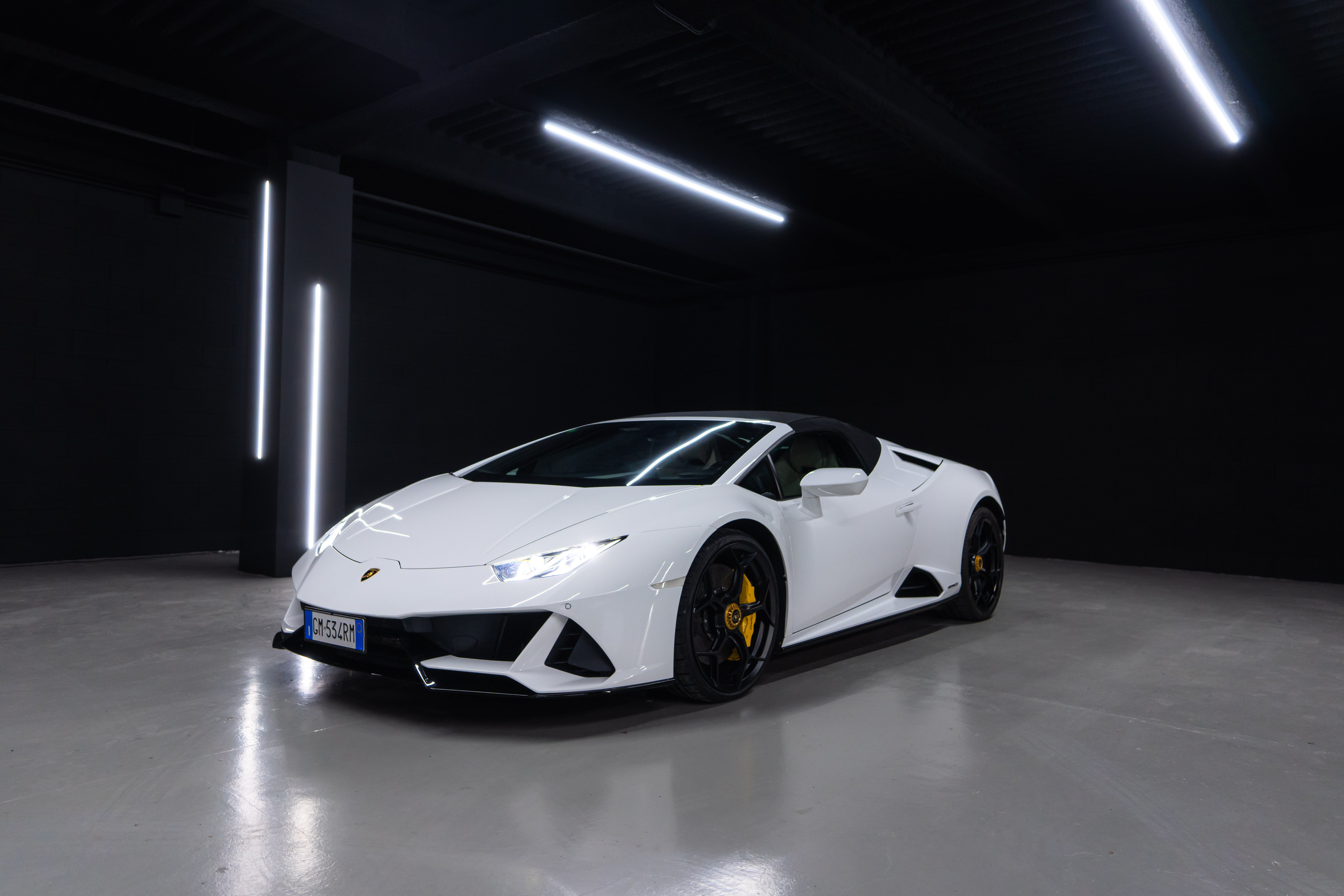 Rent a Huracán Evo Spider in Munich | BillionRent.com