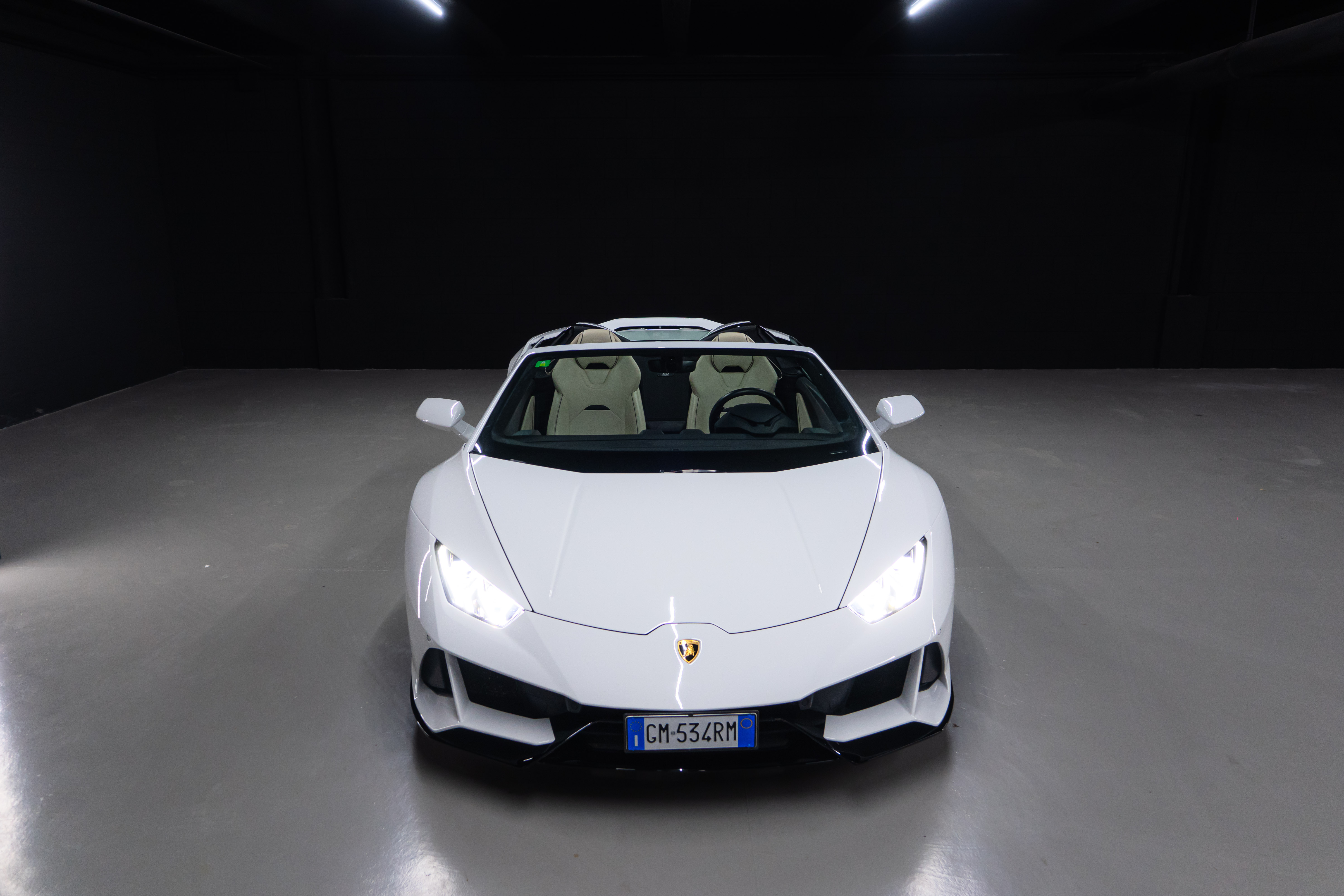 Rent a Huracán Evo Spider in Munich | BillionRent.com