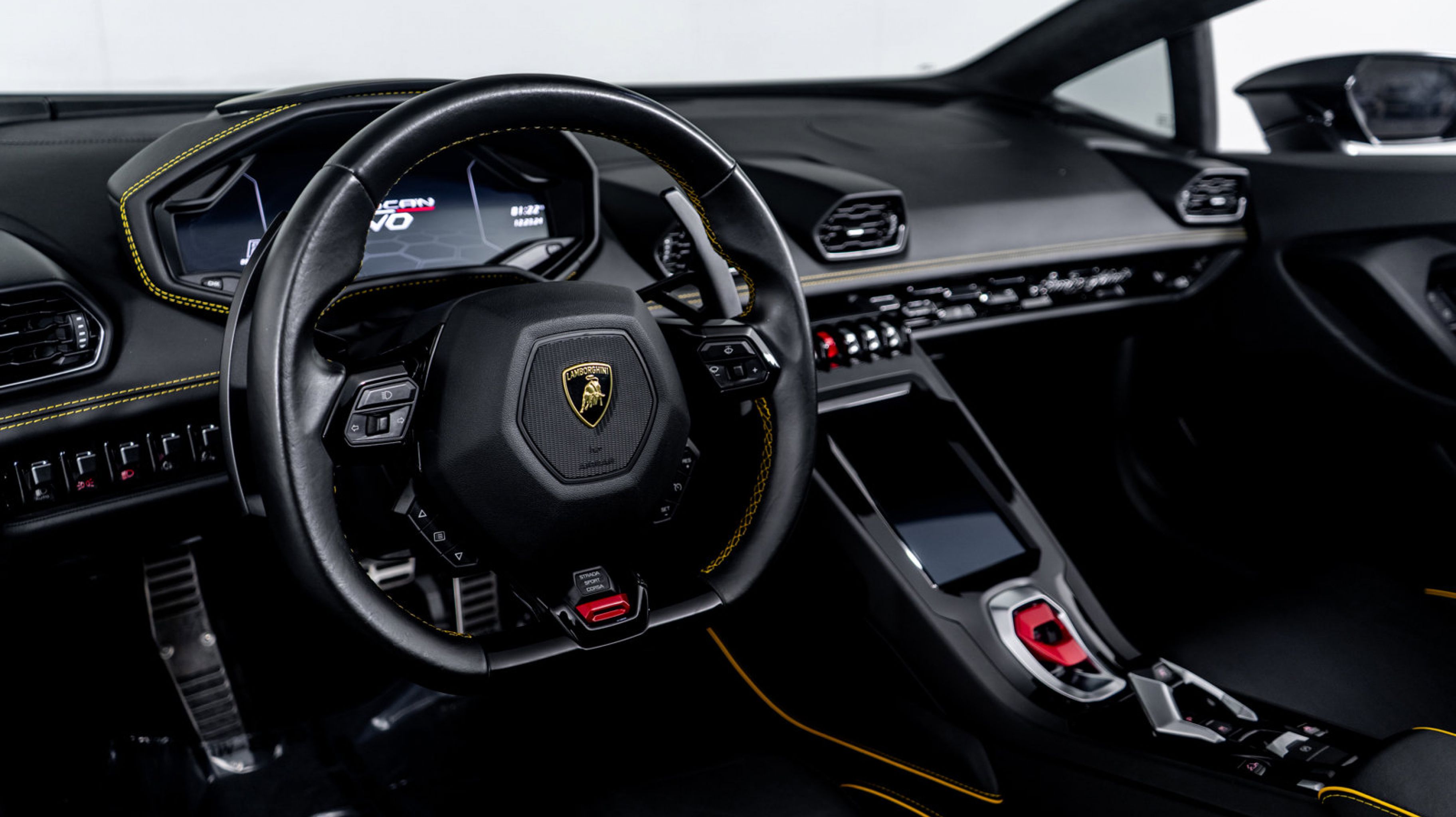 Mieten Sie ein Huracan Evo Spyder in Poprad | BillionRent.com