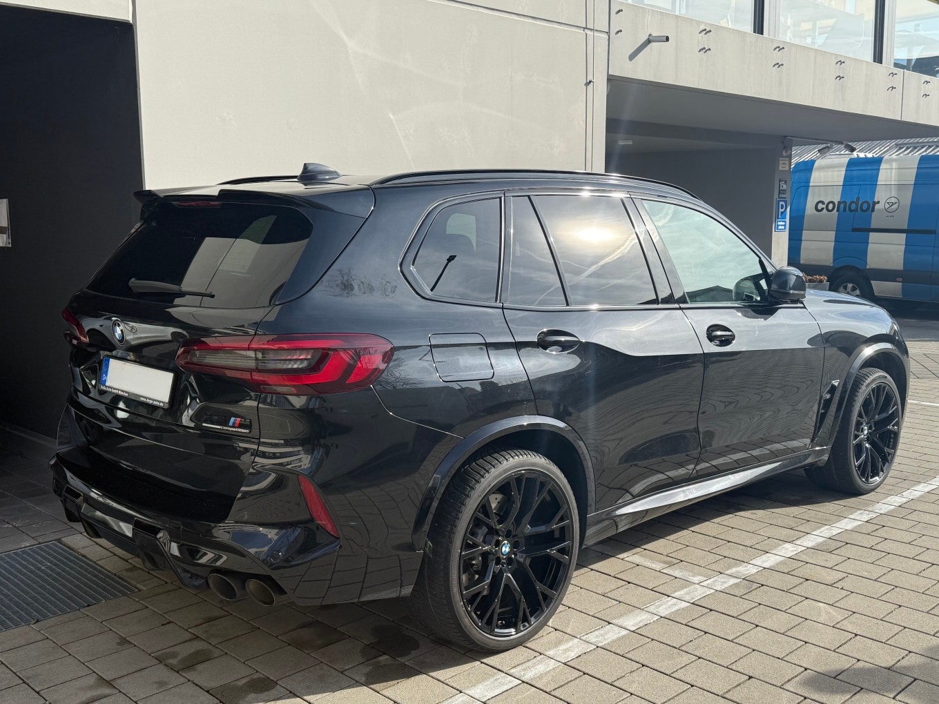 Alugue um BMW X5M Competition em Europa – Desempenho e Luxo