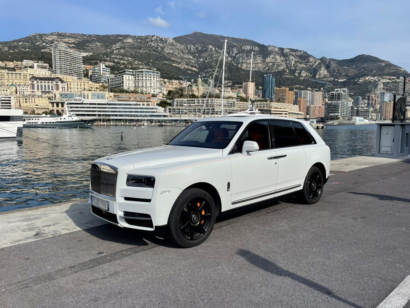 Mieten Sie ein Cullinan in Monaco | BillionRent.com
