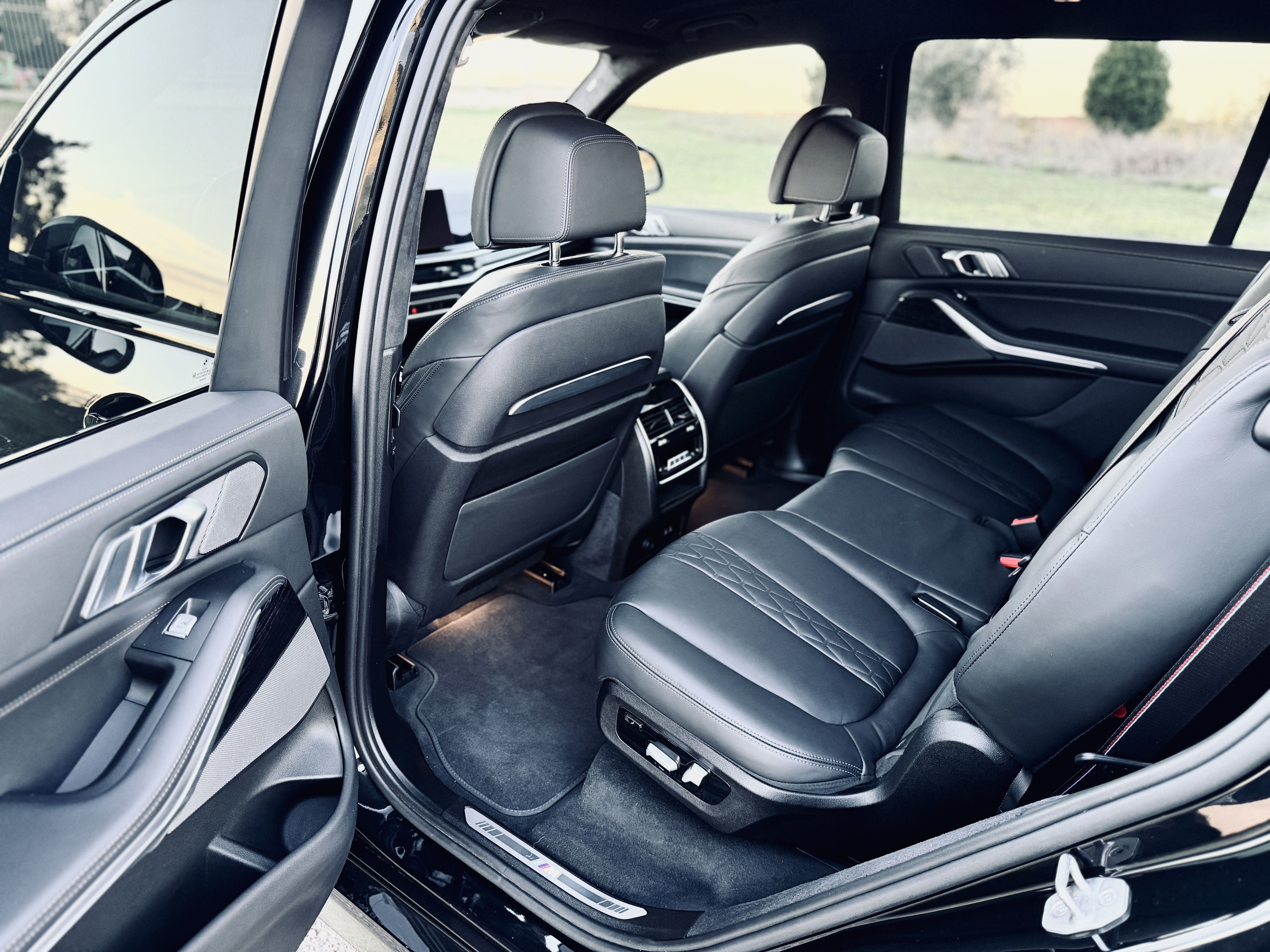 Rent BMW X7 40 M 2024 in Madrid – Book Now at Billionrent