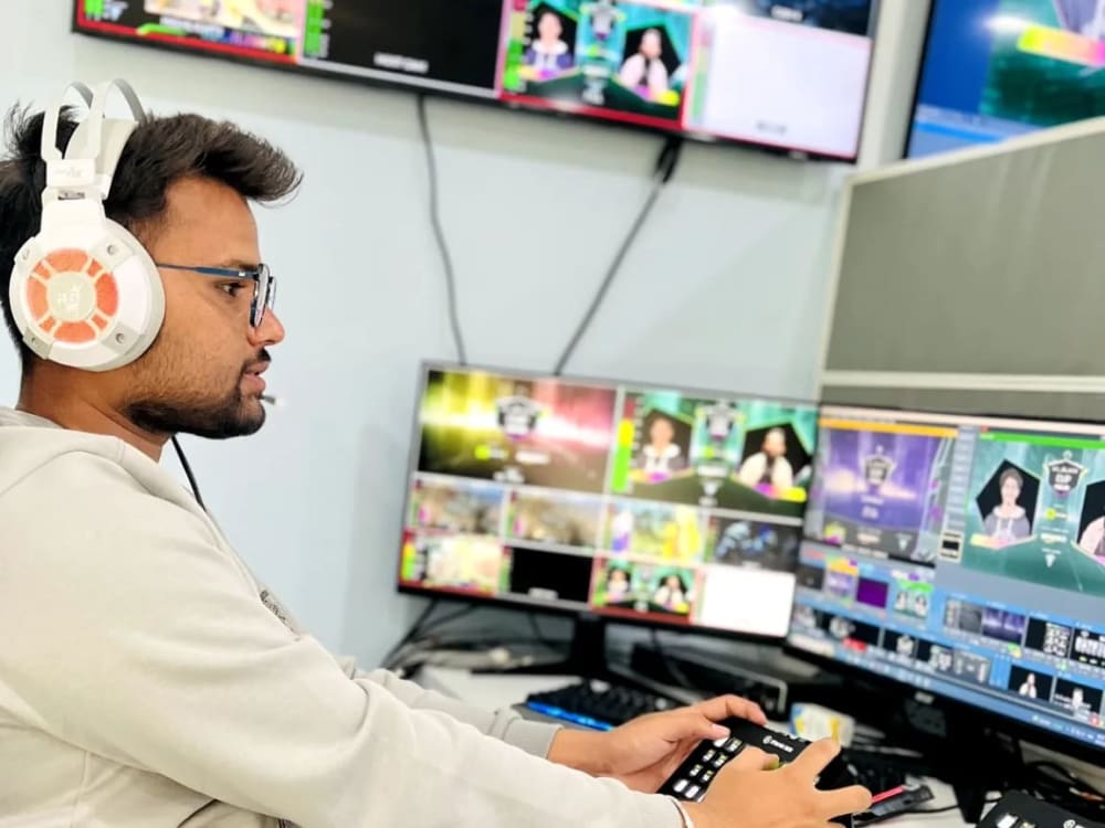 Production And Broadcast Packaging For eSports Tournament And live ...