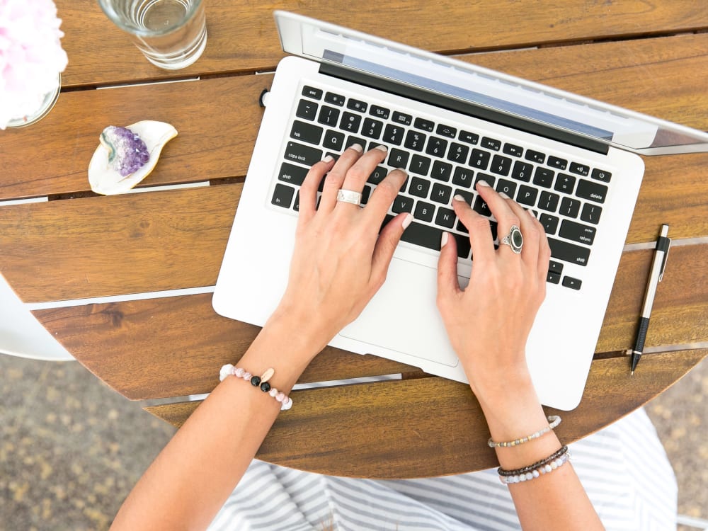 An experienced article writer and translator | Upwork