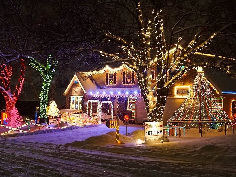 A Christmas lights, Holiday lights installation video ads | Upwork
