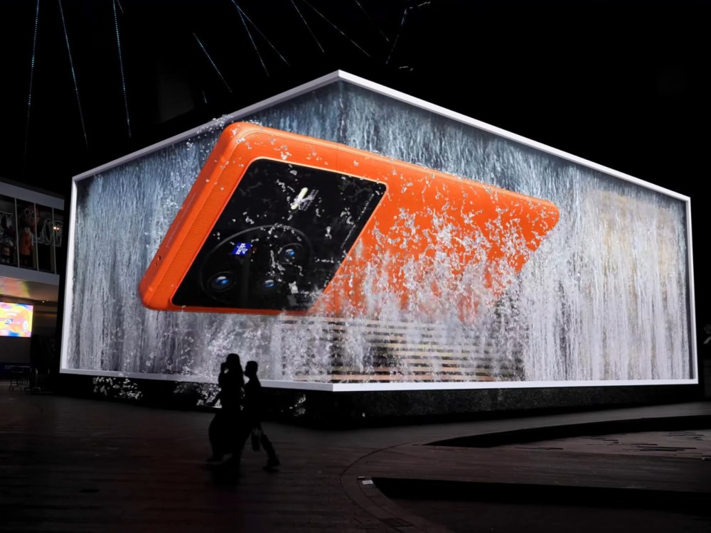 Quality 3d anamorphic billboard animation, 3d CGI animation, billboard ...