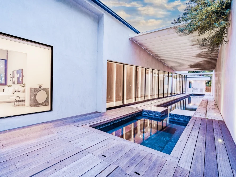 High-end property photos including interior, exterior and aerial images ...