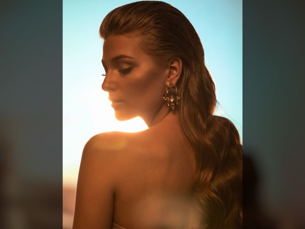 Premium Fashion Photoshoots: Infinite Creativity in Our Virtual Studio! | Upwork