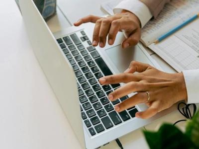 Bilingual Chat Operator | Up to 12 Hours Daily Support in English ...