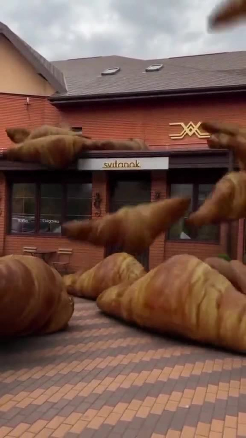 Integrated 3d CGI product animation, vfx animation into live footage ...