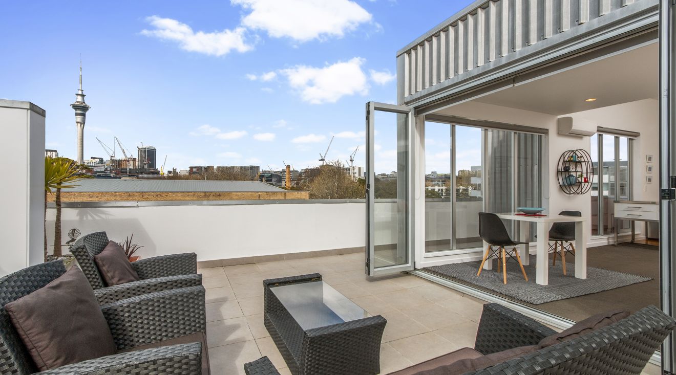 Panoramic City View Apartment