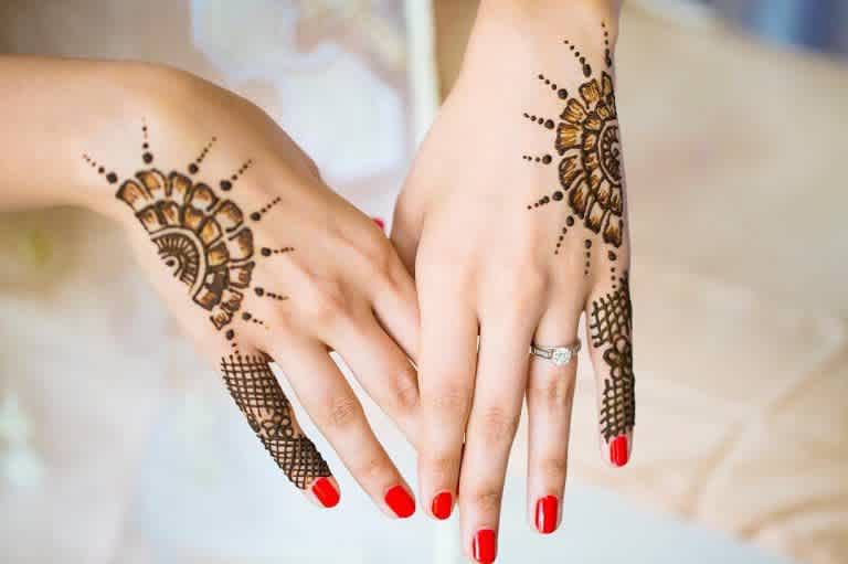 Simple Bridal Mehendi Designs For The Minimalistic Bride’S Hands!