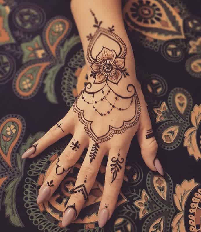 Simple Bridal Mehendi Designs For The Minimalistic Bride’S Hands!