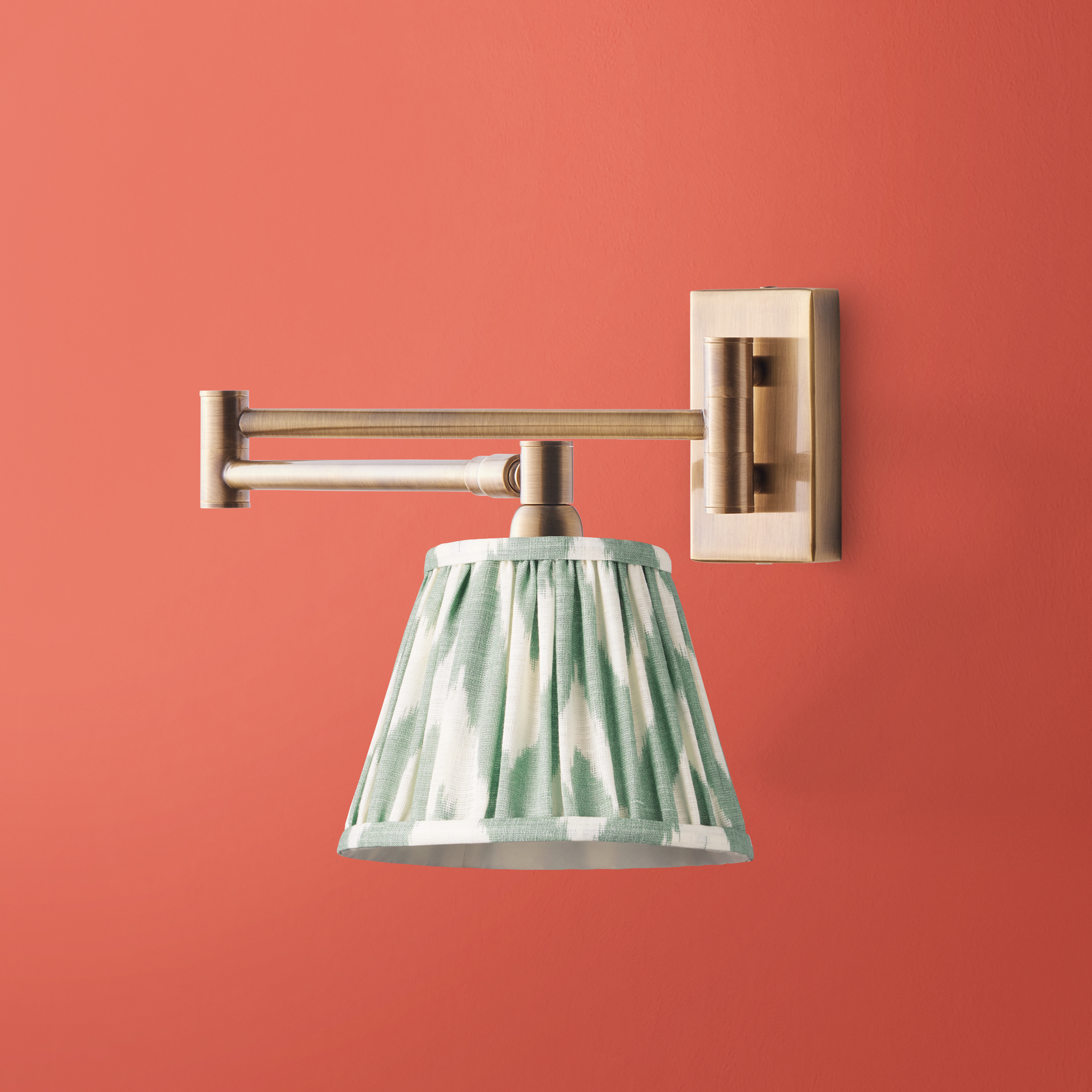 Lacey Wall fixture in antiqued brass