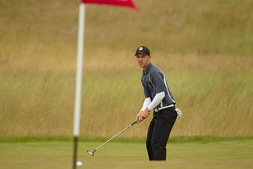 Six Share Clubhouse Lead For APL Medalist