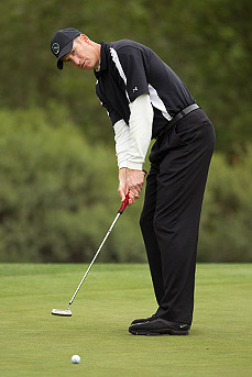 Washington, Kansas Share First-Round Lead